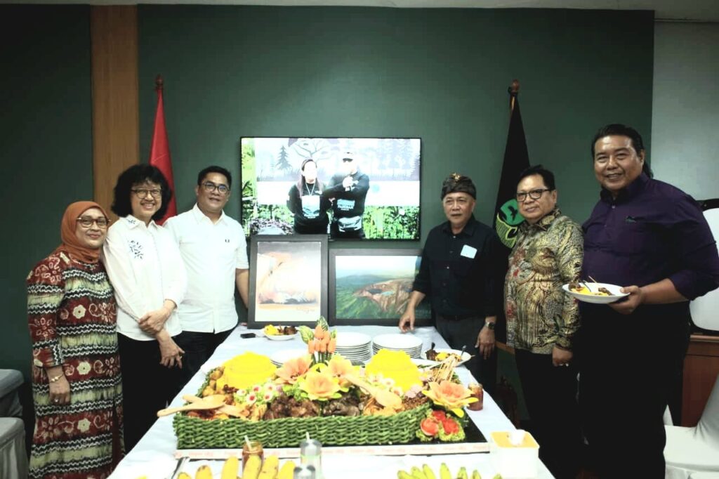 Paseban Rayakan Satu Tahun dengan 17.000 Pohon ditanam - Andy Utama